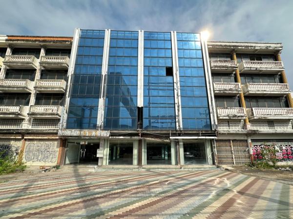 Commercial building for sale, 4 units, on Ratchadaphisek Road 16 (Tha ...