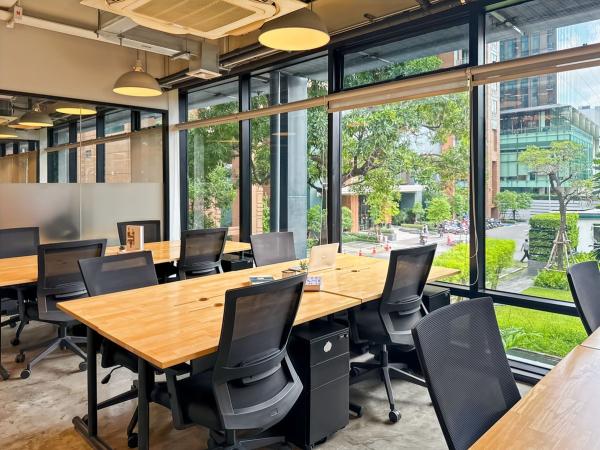 Join a collaborative coworking environment in Spaces Suthi Building ...