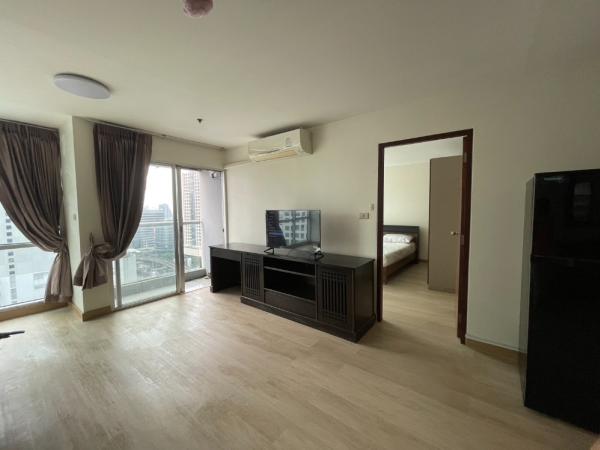 Silom Suite Room for Rent (Sathorn 12) | Livinginsider