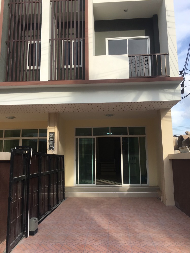 Townhouse for Rent in Bangkok or Prime location of Thailand | Livinginsider