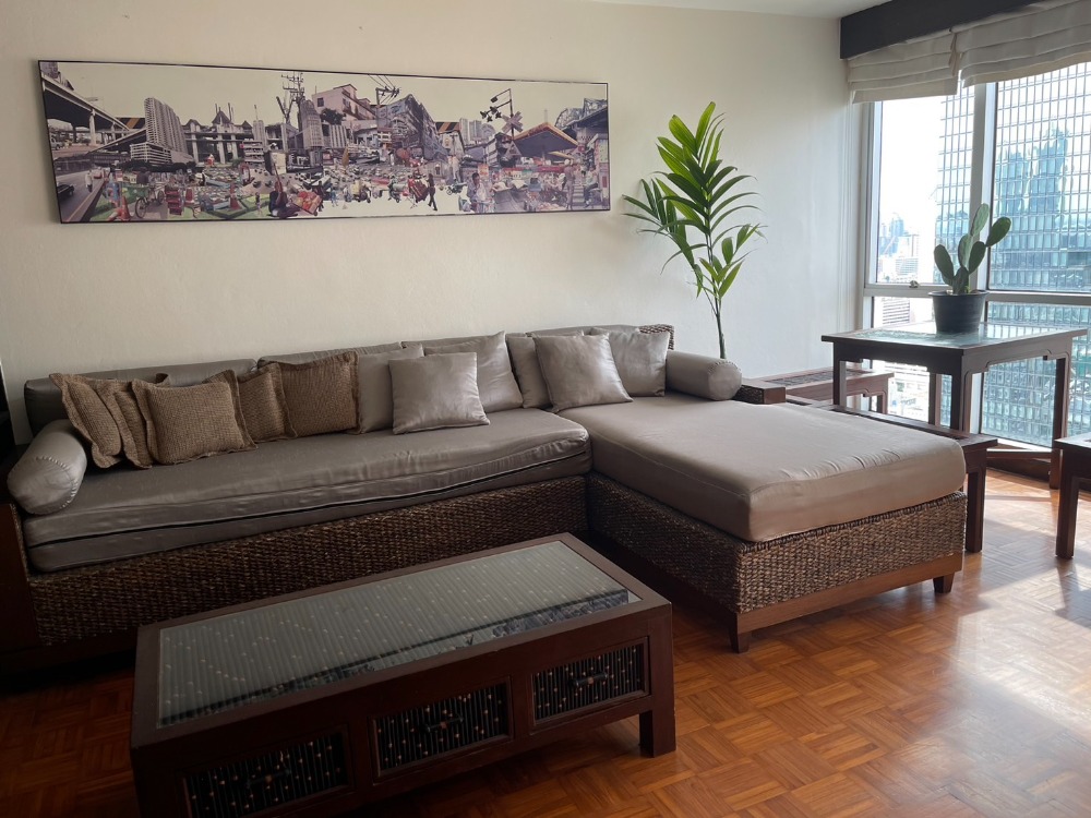 Silom Suite Room for Rent (Sathorn 12) | Livinginsider